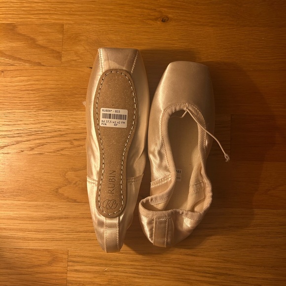 Russian Pointe | Shoes | Pointe Shoes Russian Pointe Rubin | Poshmark
